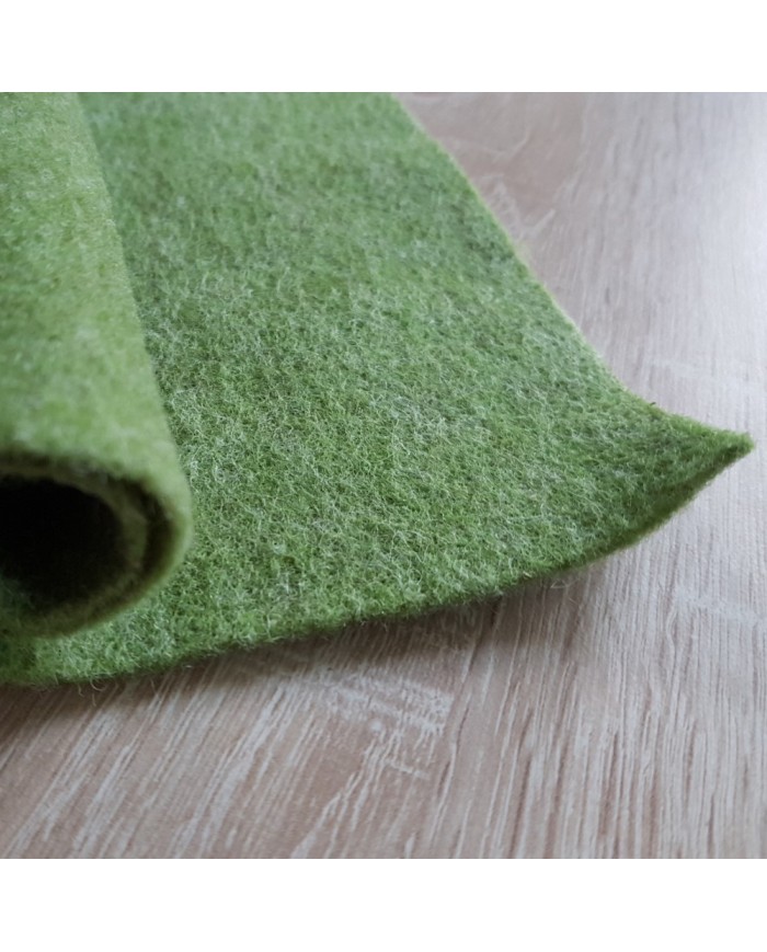 Grass green wool felt coupon 30 x 30 cm